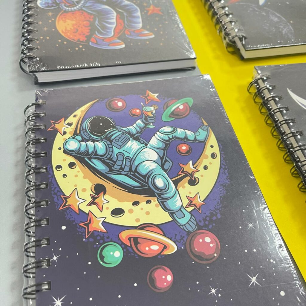 Libreta Argollada Tapa Dura Astronauta | Eletech